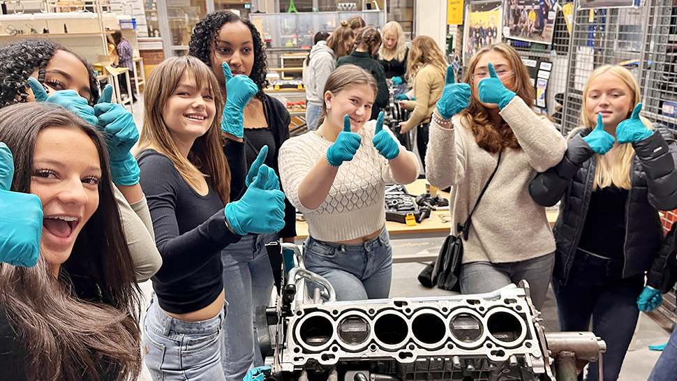 28 tekniknyfikna tjejer introducerades till ingenjörsyrket på IGE Day