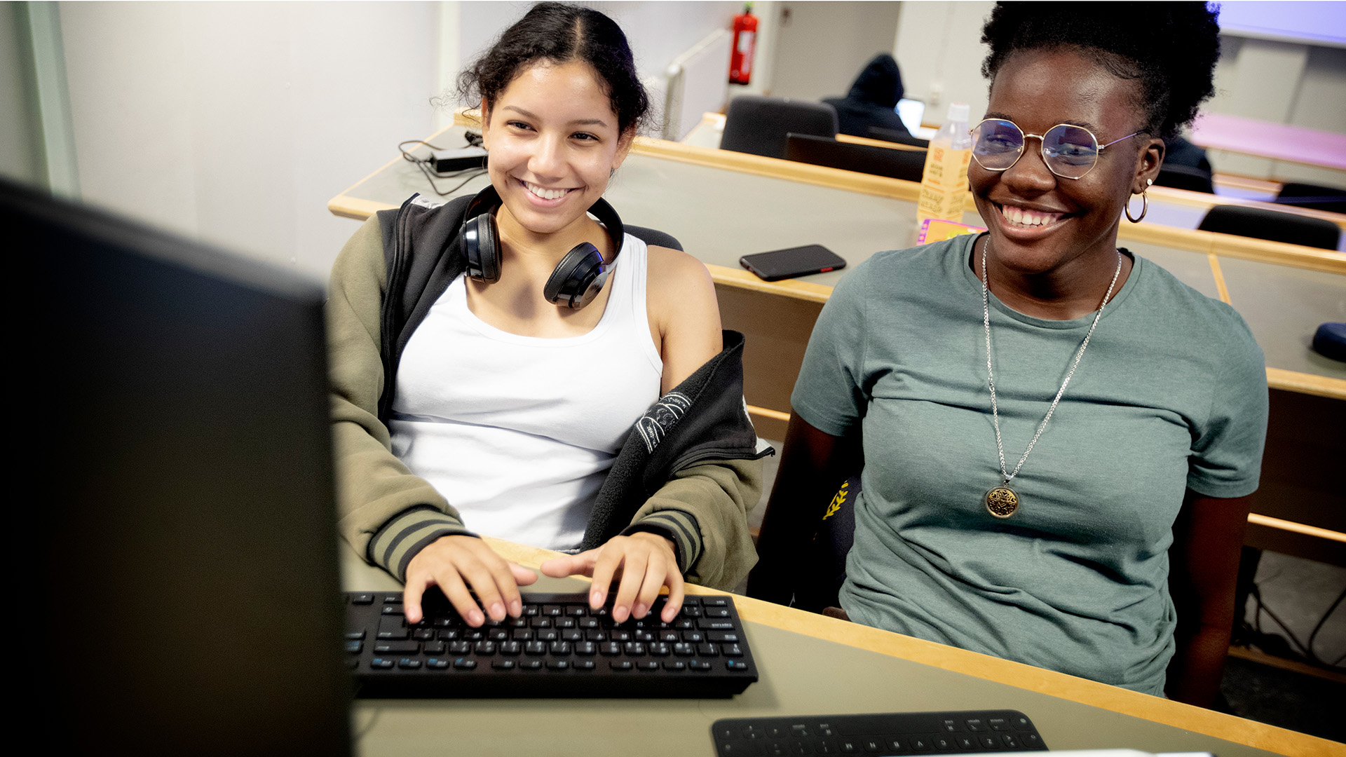 Upplev datavärlden med Girls Code Club