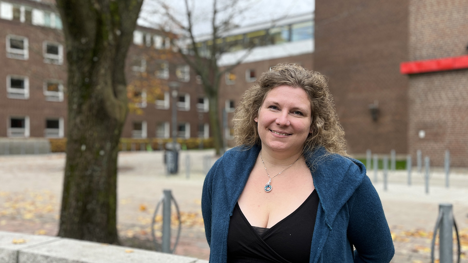 Bacterial defence mechanisms targeted for treatment